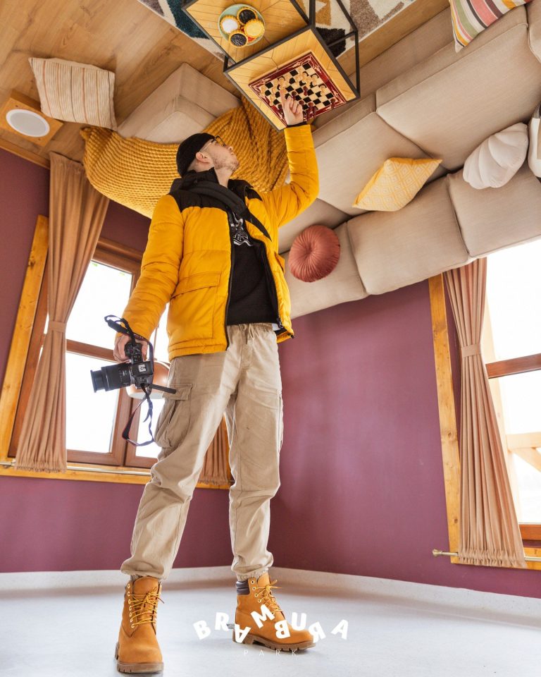 Casa Întoarsă Brambura Park Avrig 🏠 | Prețuri, Program, Foto